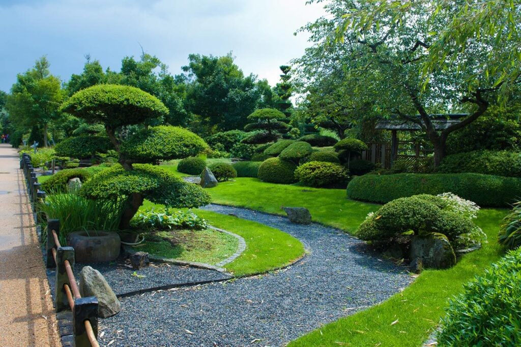 What to Look When Hiring a Lawn Mowing & Gardening Service